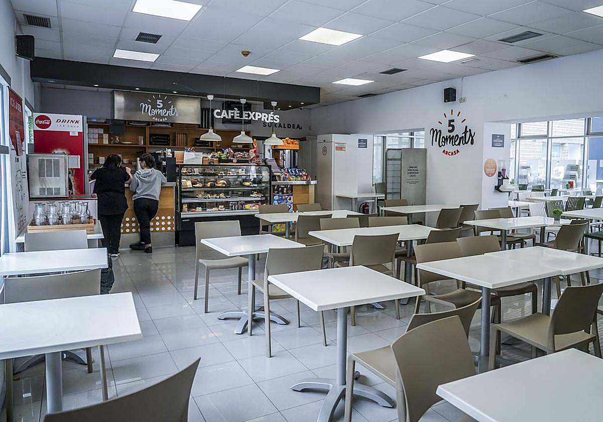 El HUA trabaja a contrarreloj para evitar el cierre de sus cafeterías | El Correo